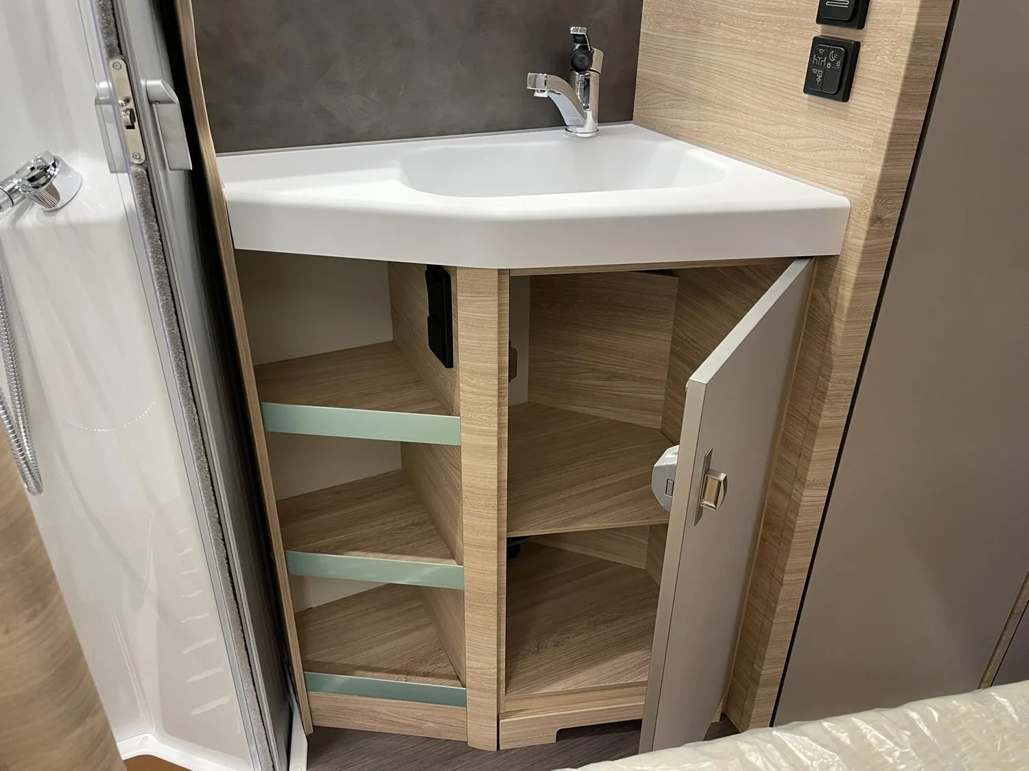 Knaus Van TI Plus 700 LF Platinum Selection Reisemobil-Teilintegriert ...